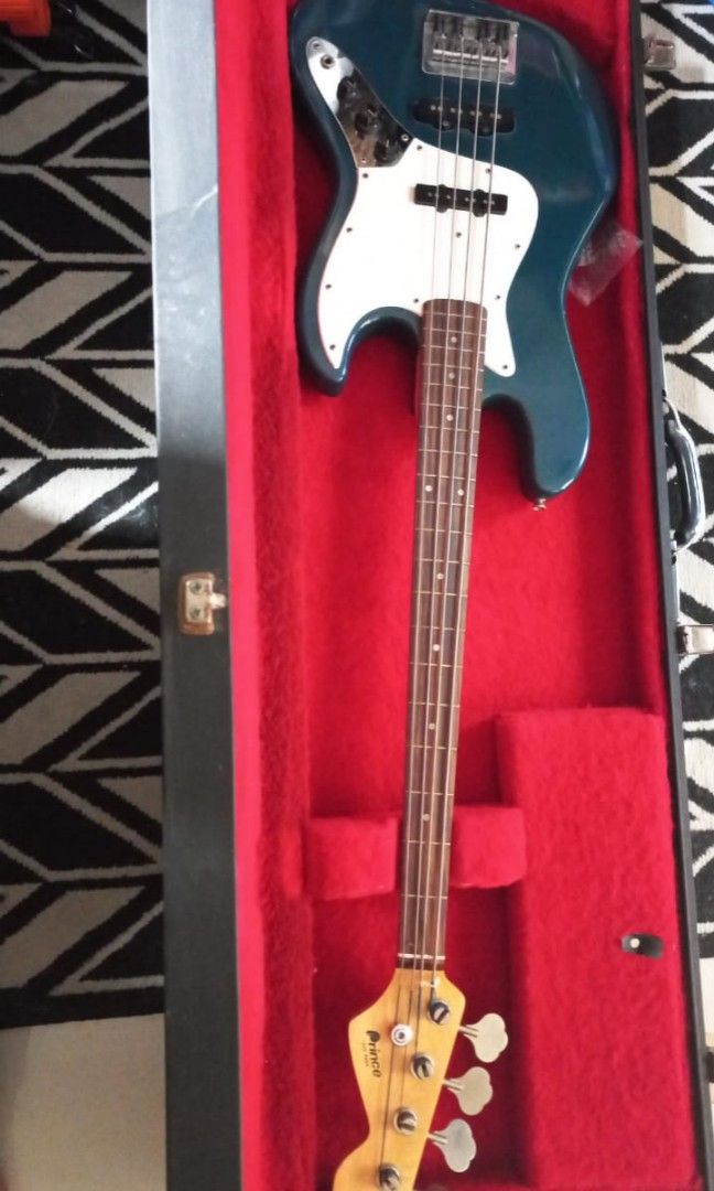 Bass Guitar Prince classic lengkap dengan cassingnya, Musik & Media ...