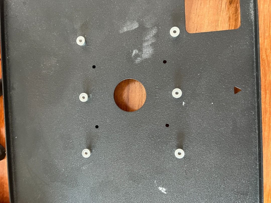 Chief mount rpma000, 家庭電器, 電視 & 其他娛樂, 投影機 - Carousell