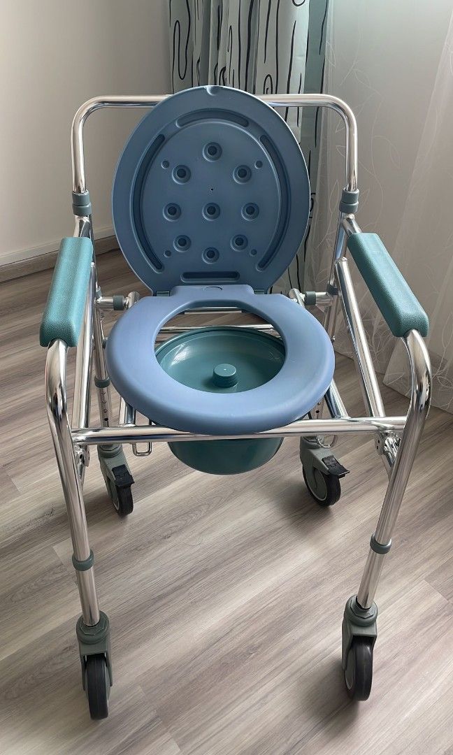 Comod Chair with wheels, Health & Nutrition, Assistive & Rehabilatory ...