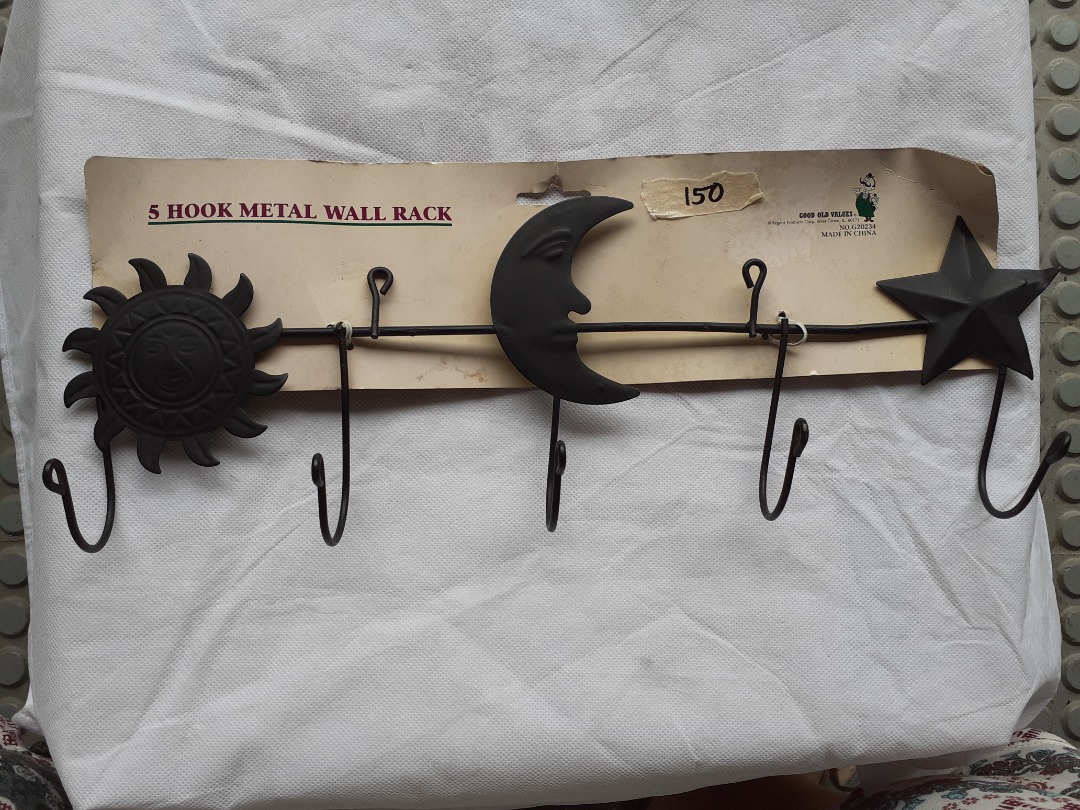 [IC-6-254] 5-hook metal wall rack (sun, stars, moon), Furniture & Home ...