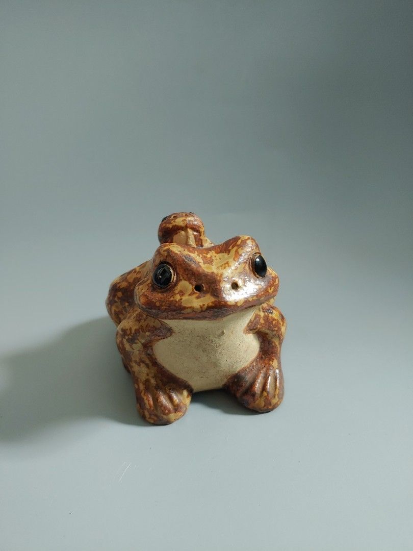 Japanese Lucky Frog SHIGARAKI ware Pottery figurine, Hobbies & Toys ...