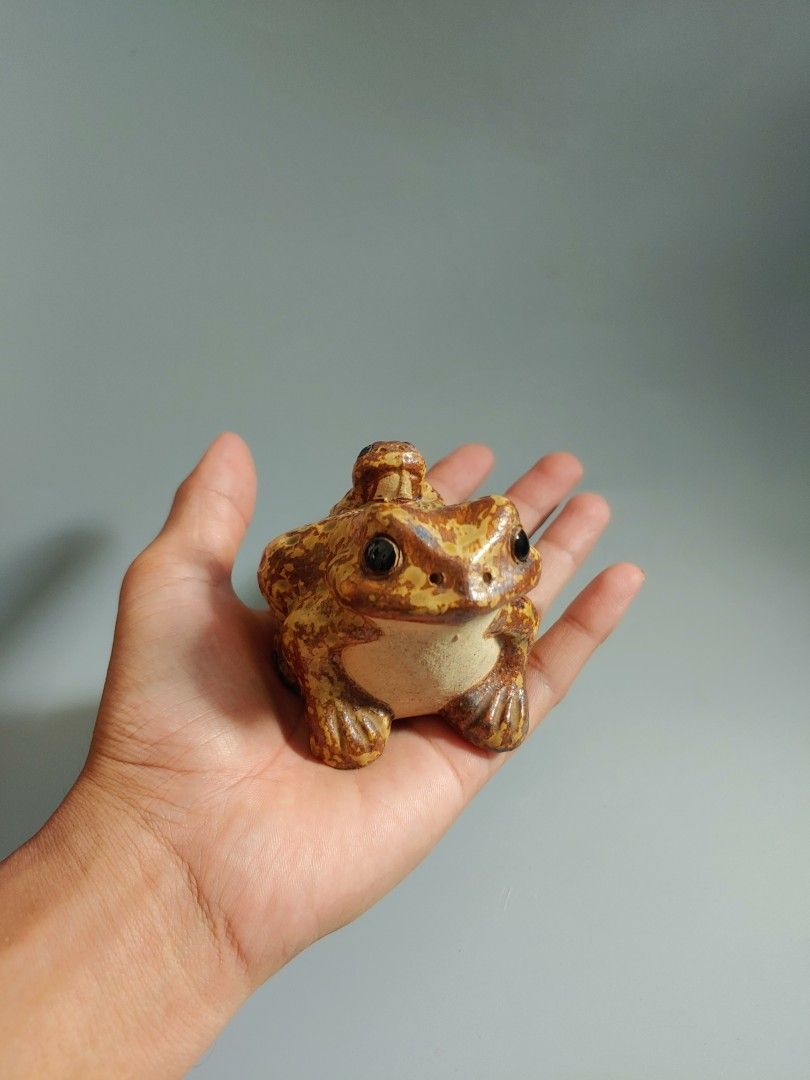 Japanese Lucky Frog SHIGARAKI ware Pottery figurine, Hobbies & Toys ...