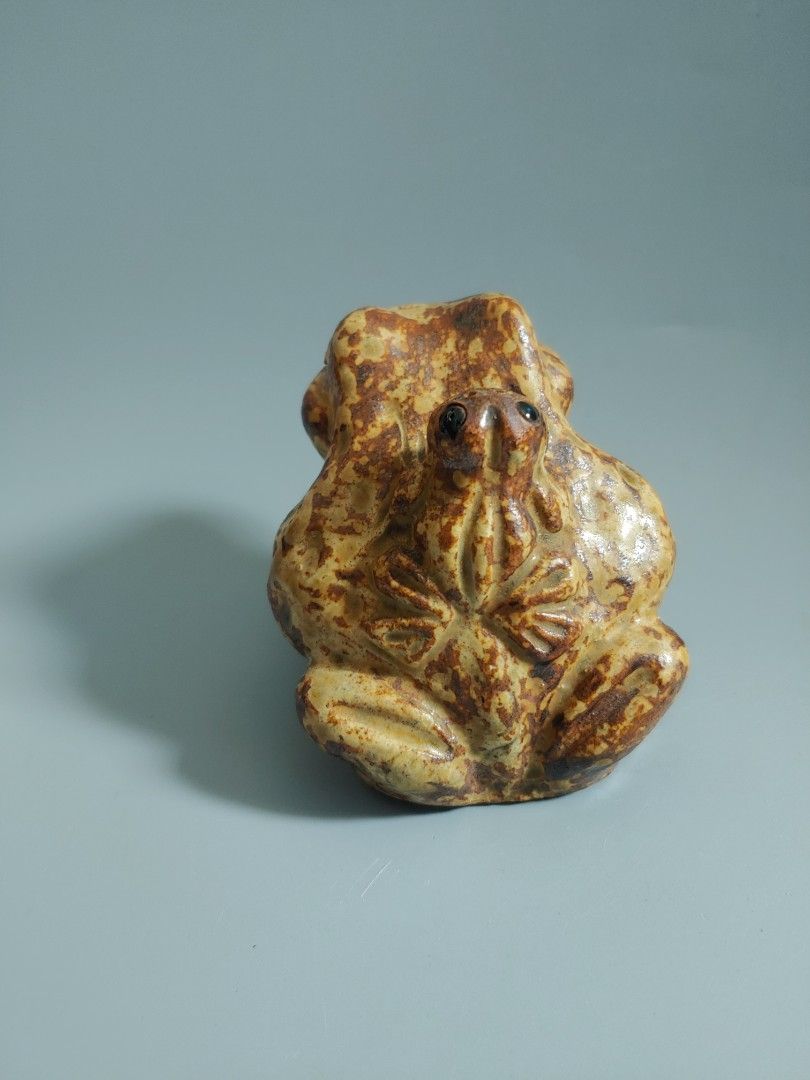 Japanese Lucky Frog SHIGARAKI ware Pottery figurine, Hobbies & Toys ...