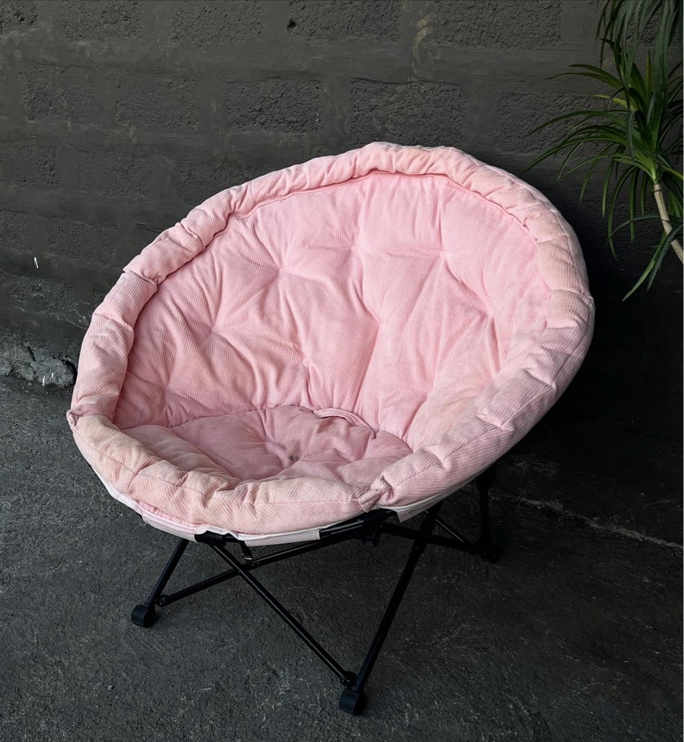 Large moon chair in pink A foldable lounger chair, perfect for your ...