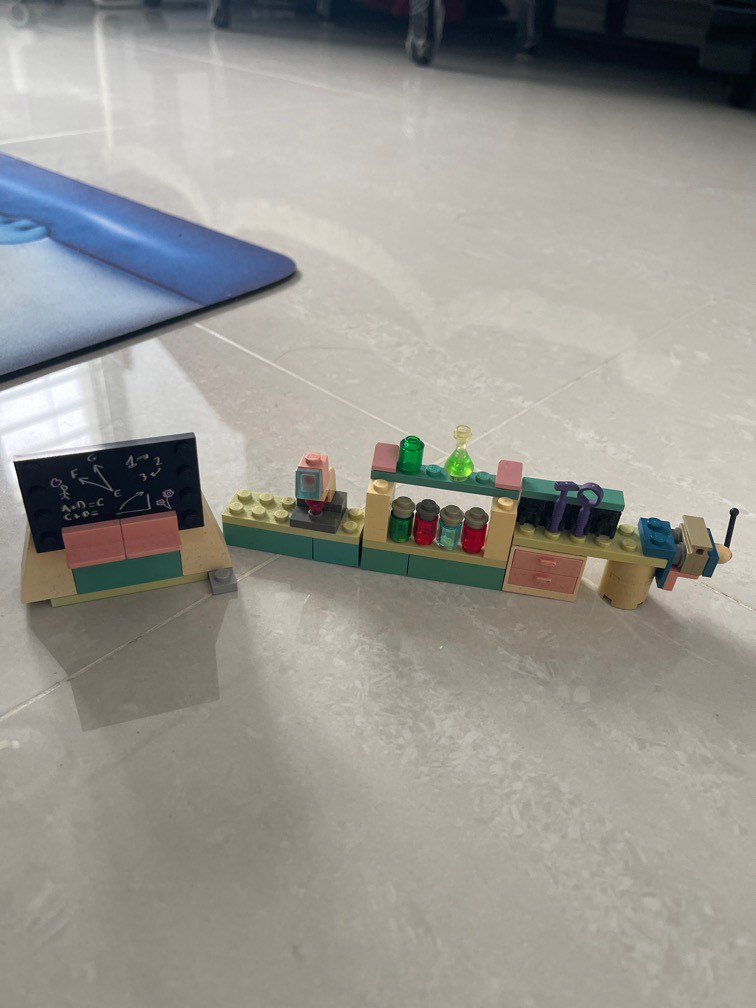 lego friends science set, Hobbies & Toys, Toys & Games on Carousell