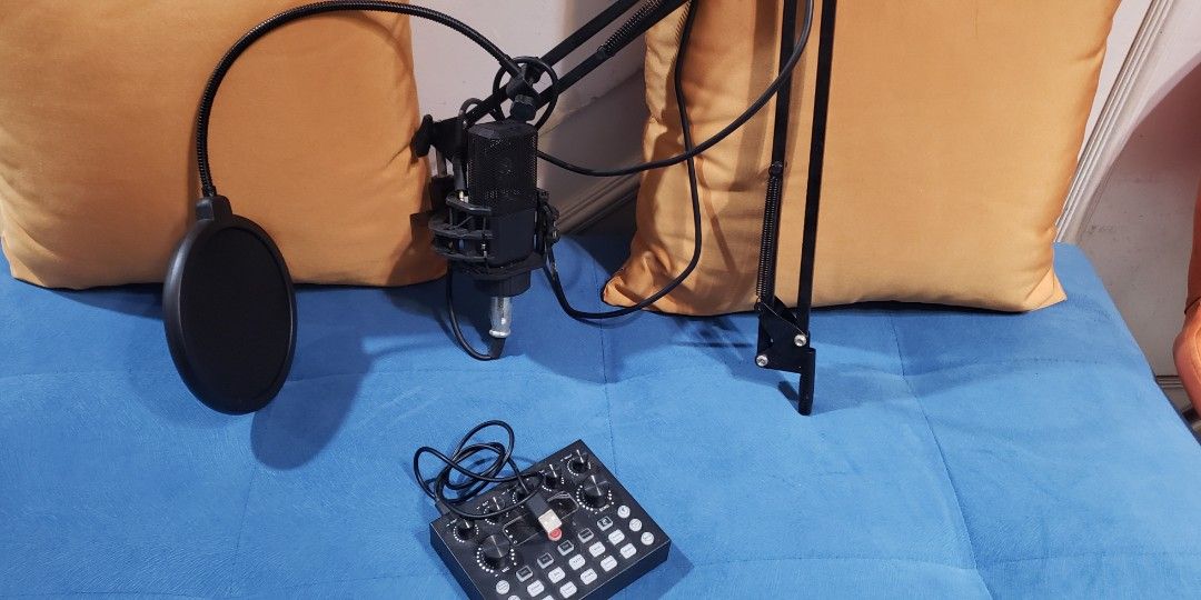 MICROPHONE WITH CONDENSER, AND SOUNDBOARD, Audio, Microphones on Carousell