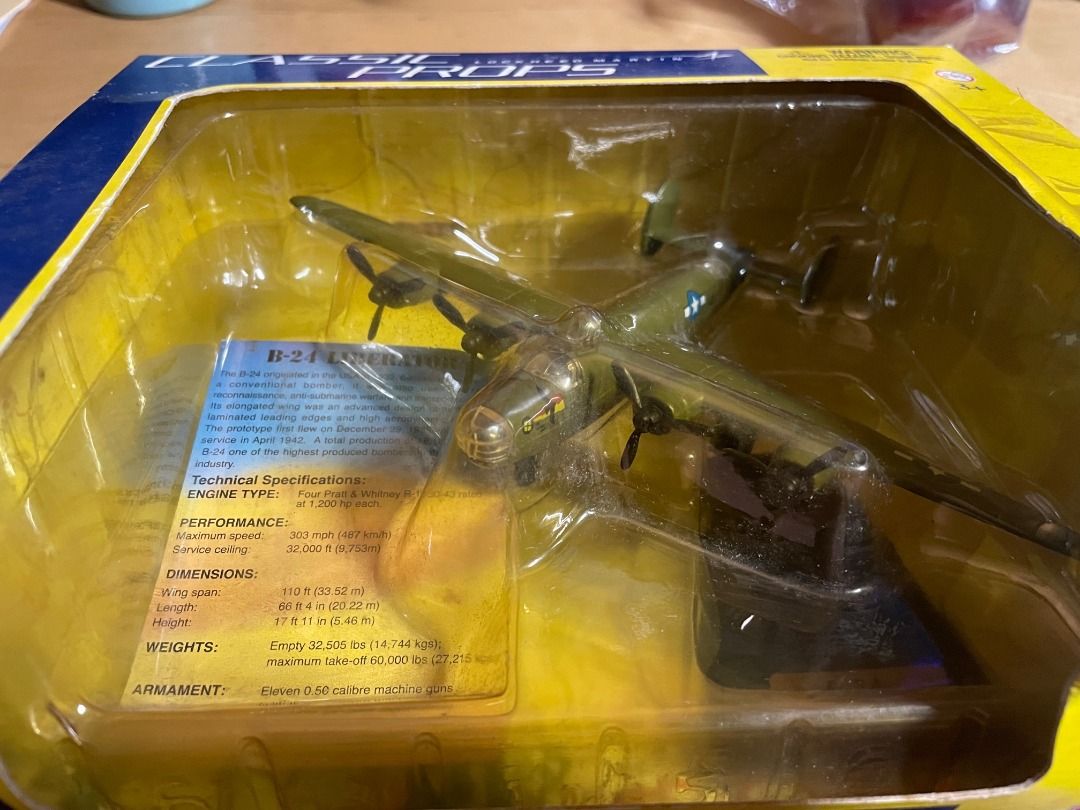 Motor Max B-24 Liberator Diecast Model Plane (Scale 1:100), Hobbies ...