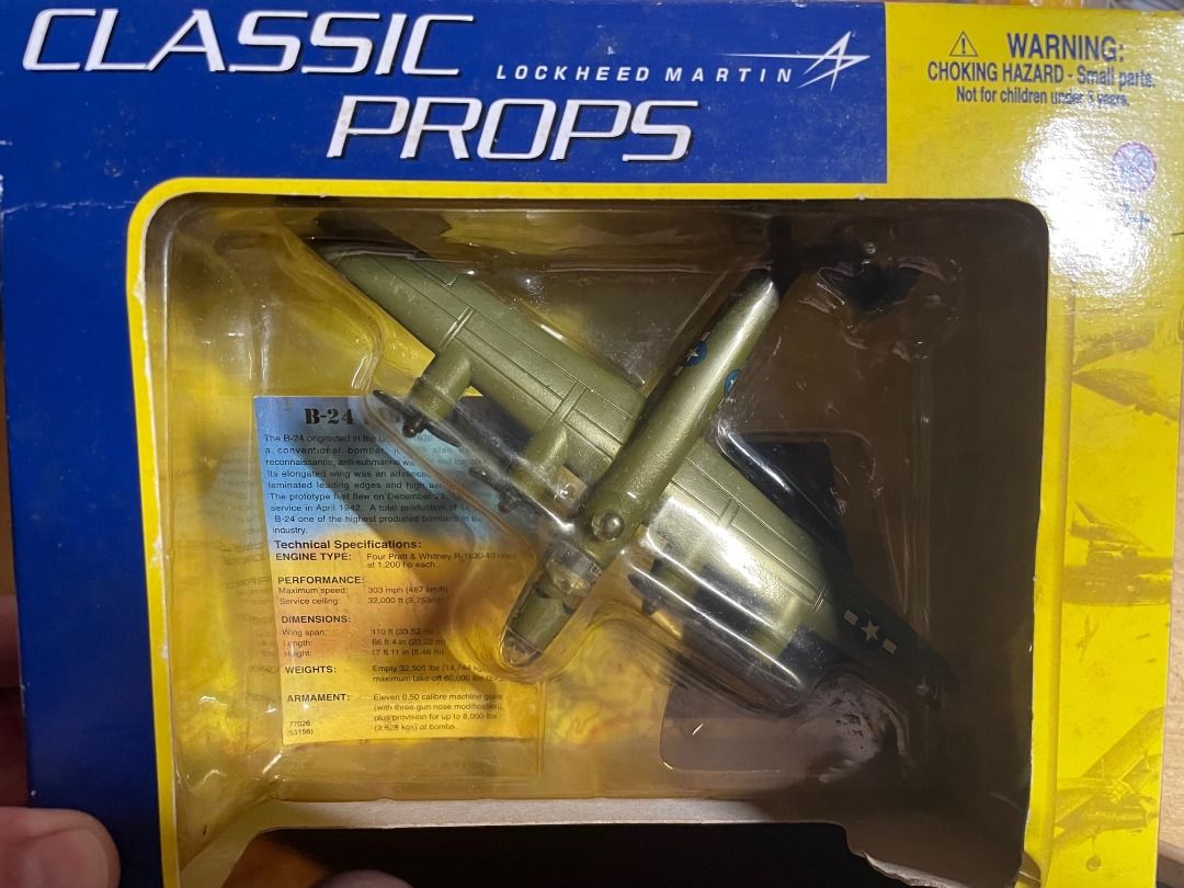 Motor Max B-24 Liberator Diecast Model Plane (Scale 1:100), Hobbies ...