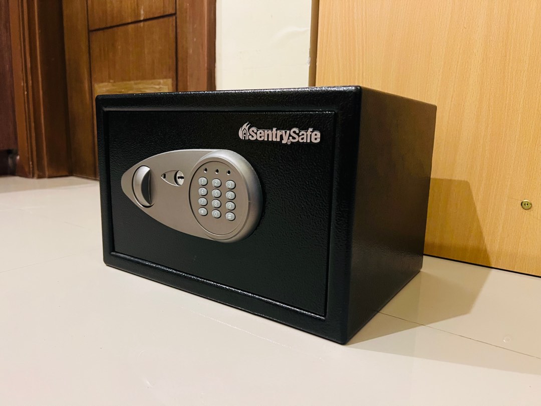Original Sentry Safe with Digital Keypad and Override Key, Furniture & Home Living, Security ...