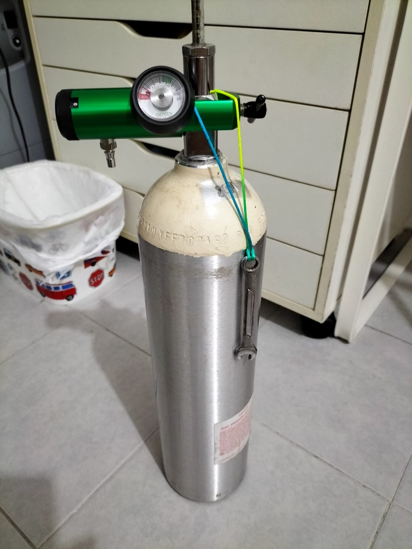 Portable Oxygen tank, hydrostatic pressure checked and medical oxygen ...