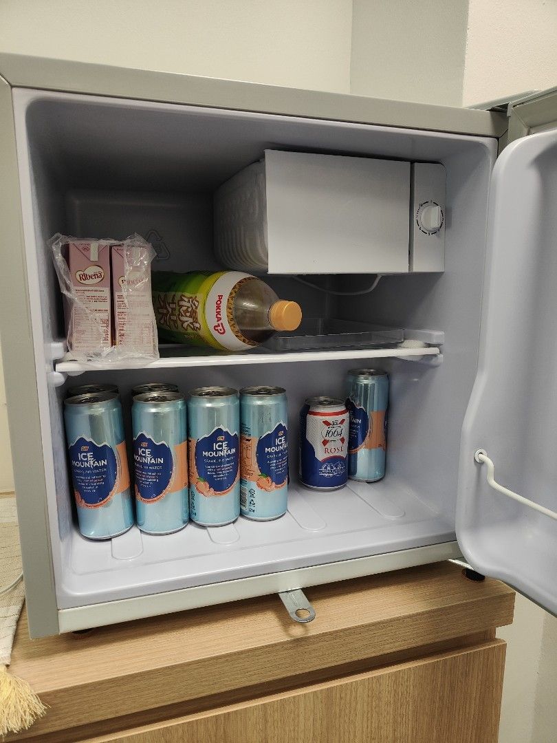 Powerpac mini bar fridge 1 door freezer/fridge combo (safety mark ...