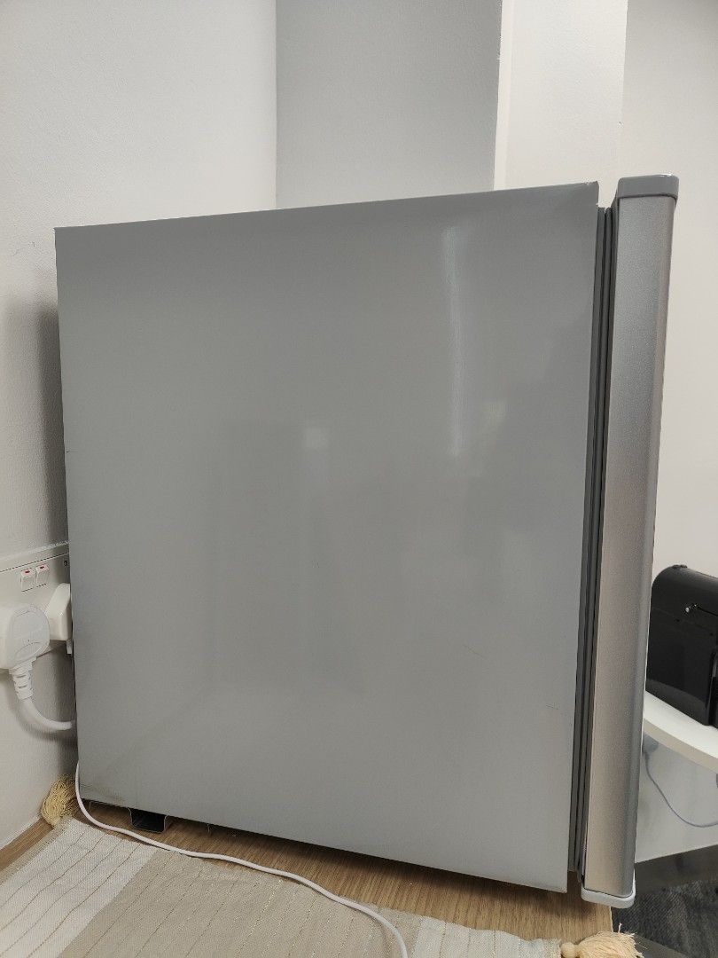 Powerpac mini bar fridge 1 door freezer/fridge combo (safety mark ...