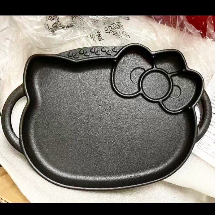 Sanrio Hello Kitty cast iron pan, Furniture & Home Living, Kitchenware ...