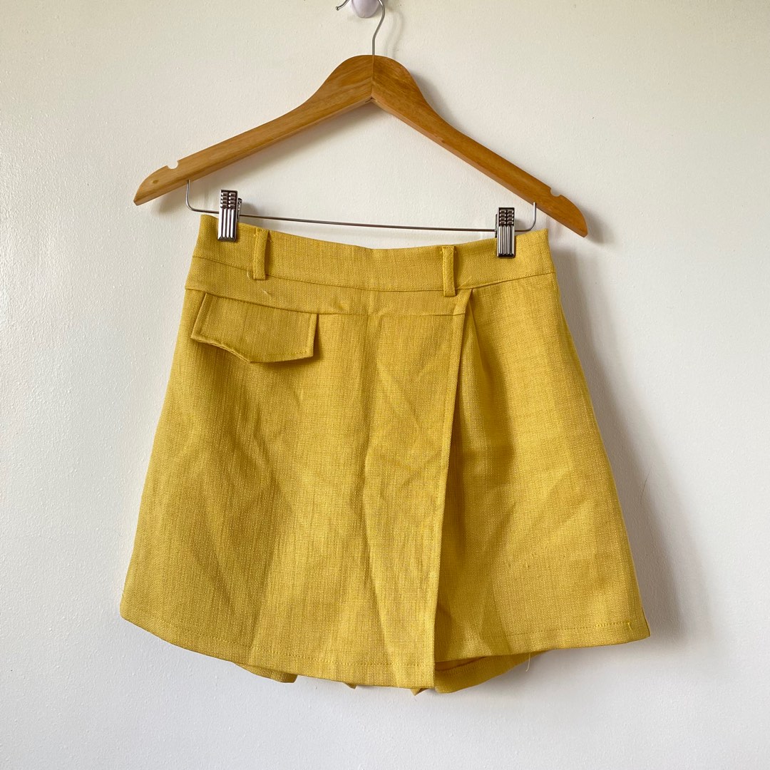 Skort pale yellow, Women's Fashion, Bottoms, Shorts on Carousell