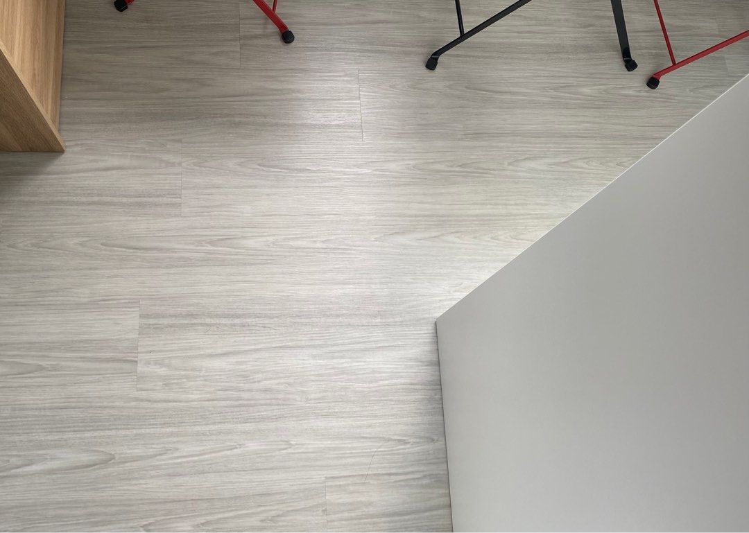 SPC PVC 石塑 無縫 地板 DIY 測試 免費 自取, 傢俬＆家居, 家居裝飾, 地氊 - Carousell