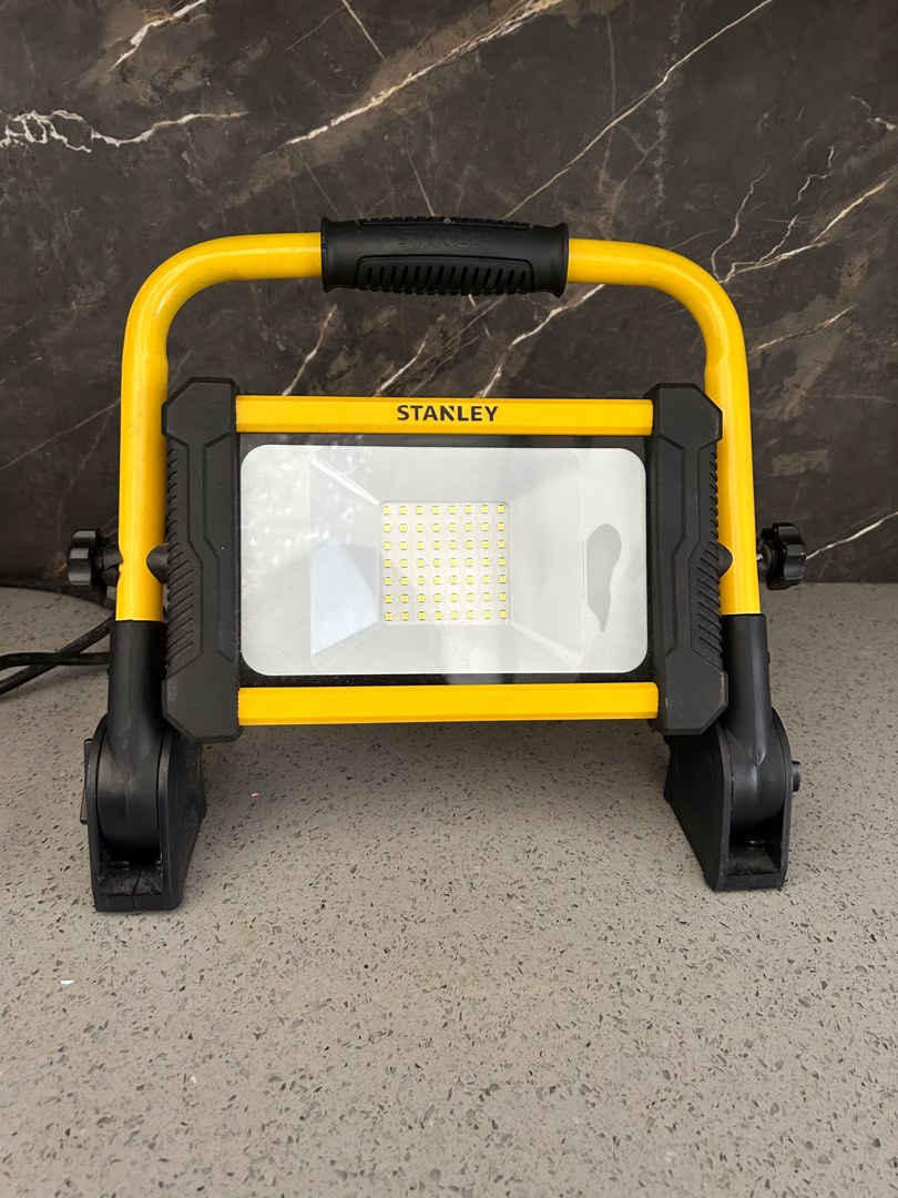 STANLEY IP65 240V 30W 6000K 2100 LUMENS FOLDING WORKLIGHT, SXLS31336E ...