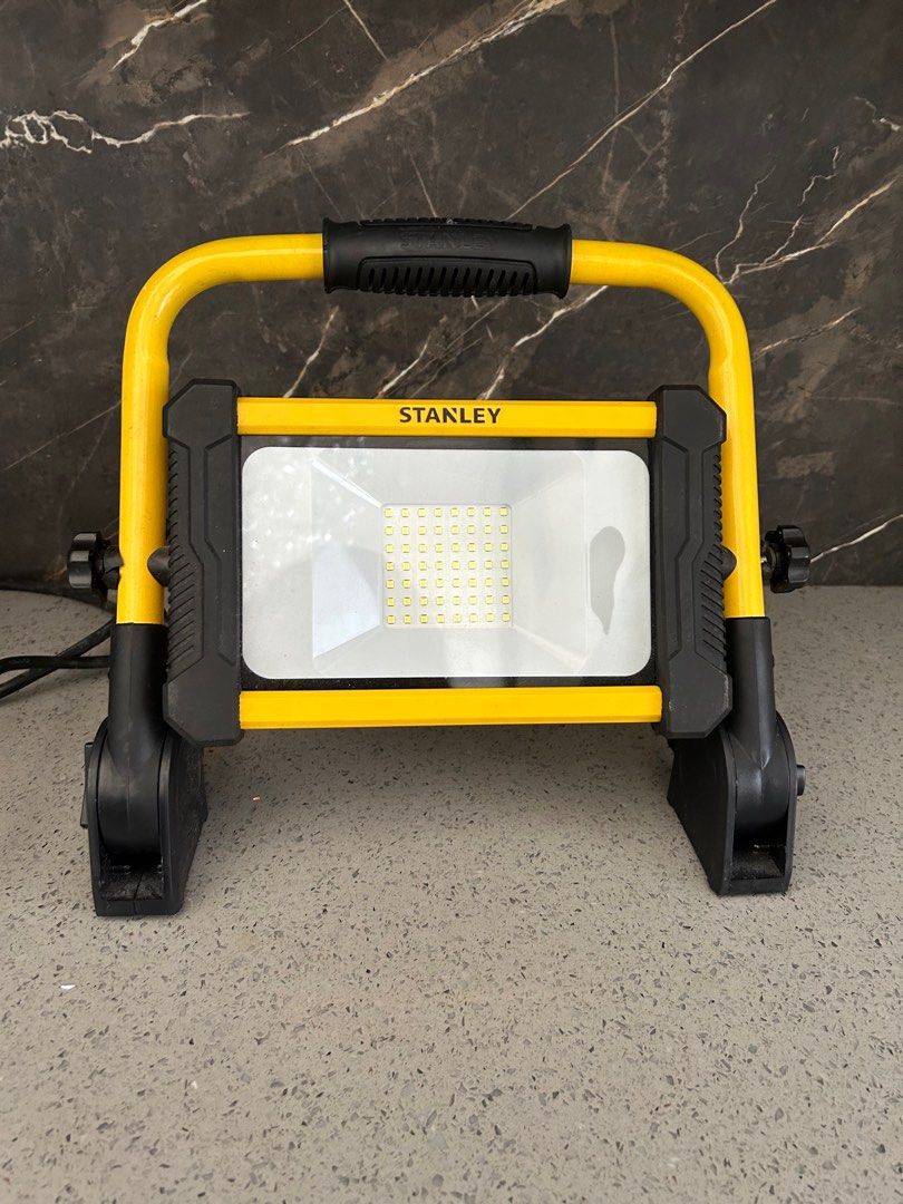 STANLEY IP65 240V 30W 6000K 2100 LUMENS FOLDING WORKLIGHT, SXLS31336E, Furniture & Home Living ...