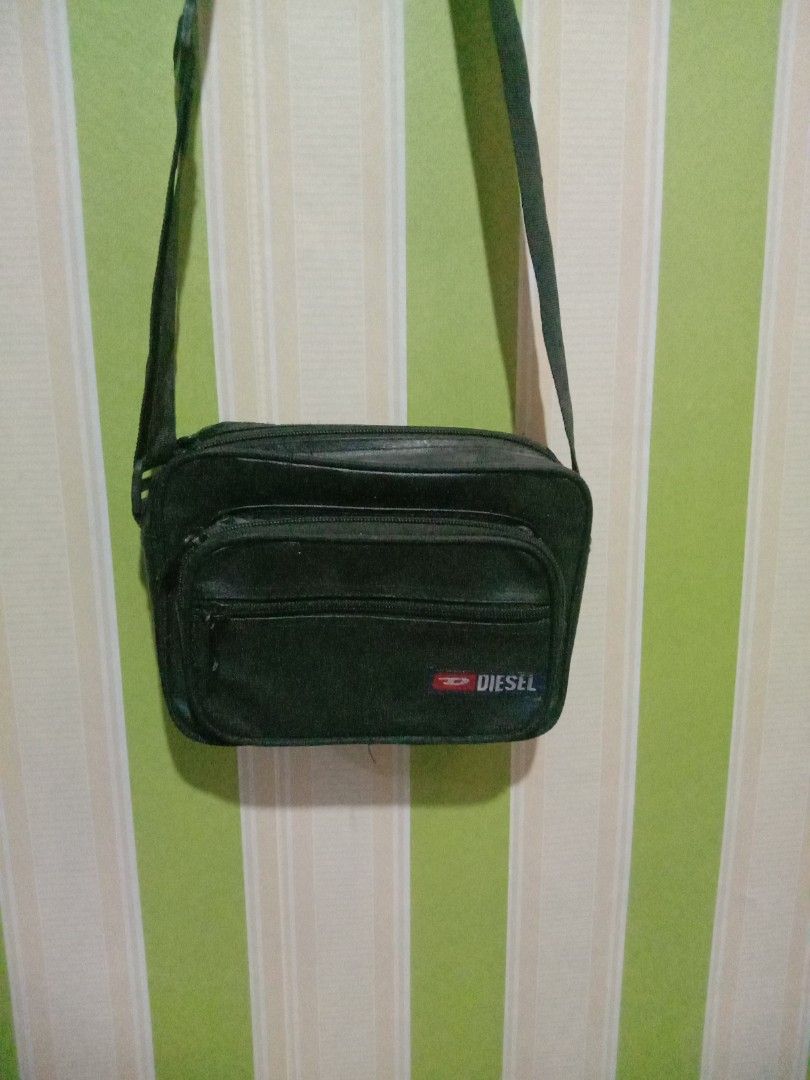 Tas hitam simple, Fesyen Wanita, Tas & Dompet di Carousell