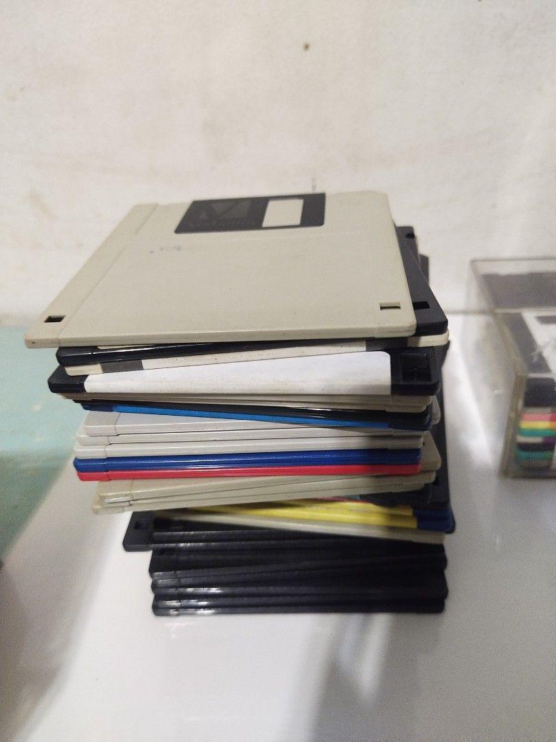 vintage "Micro Floppy Discs"/5 containers+ free discs/All USED, Hobbies ...