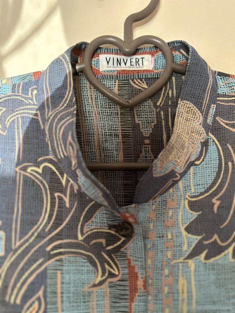 vinvert shortsleeve premium, Women's Fashion, Tops, Blouses on Carousell