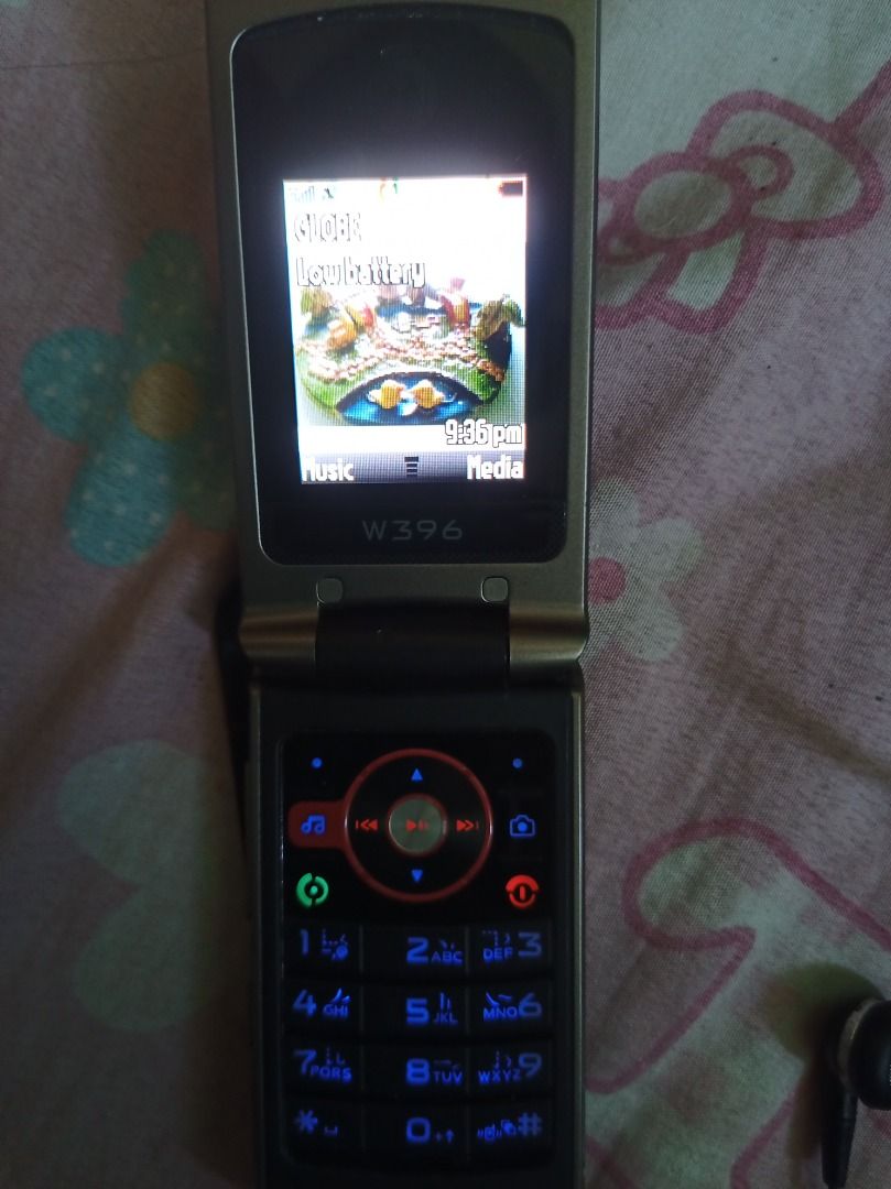 W398 motoro keypad flip phone, Mobile Phones & Gadgets, Mobile & Gadget ...