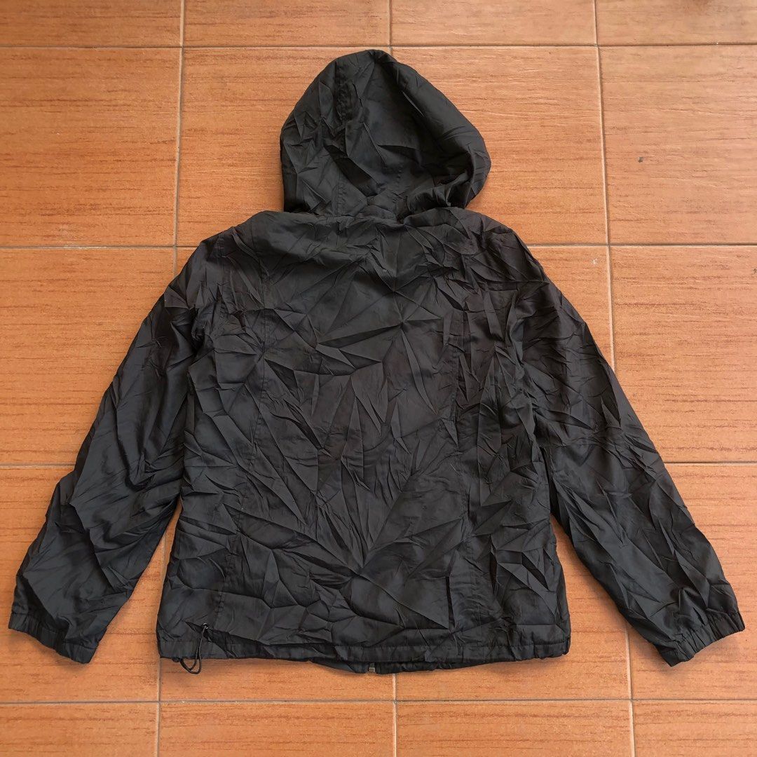 Windbraker, Men's Fashion, Activewear on Carousell