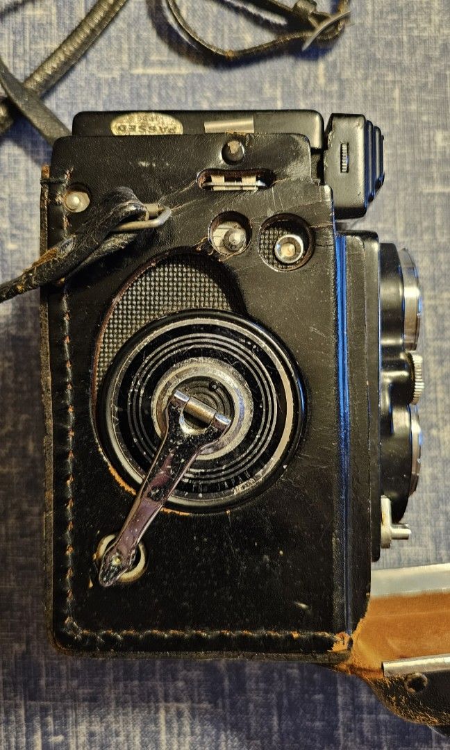 Yashika 12 Camera, 6x6 Medium Format., Photography, Cameras on Carousell