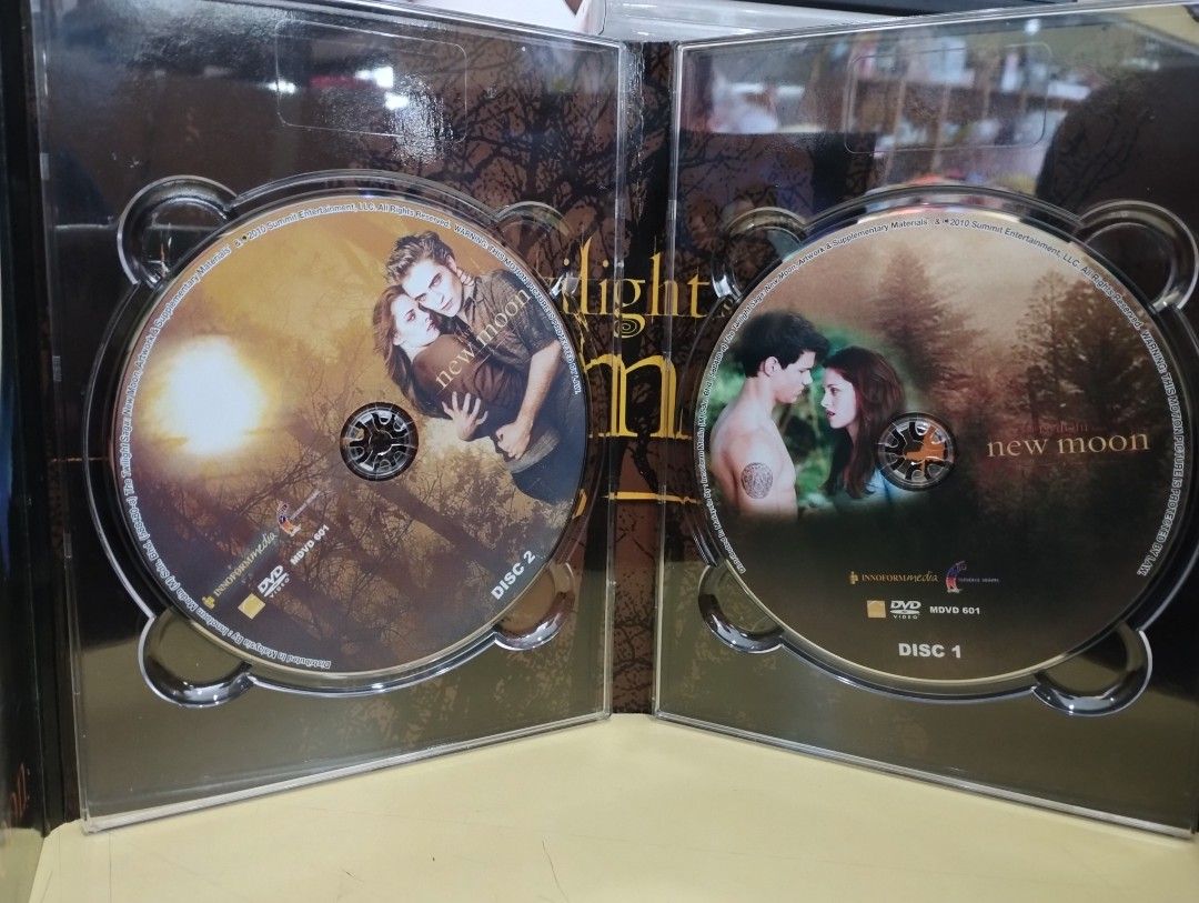 (2DVD) The Twilight Saga New Moon, Hobbies & Toys, Music & Media, CDs & DVDs on Carousell