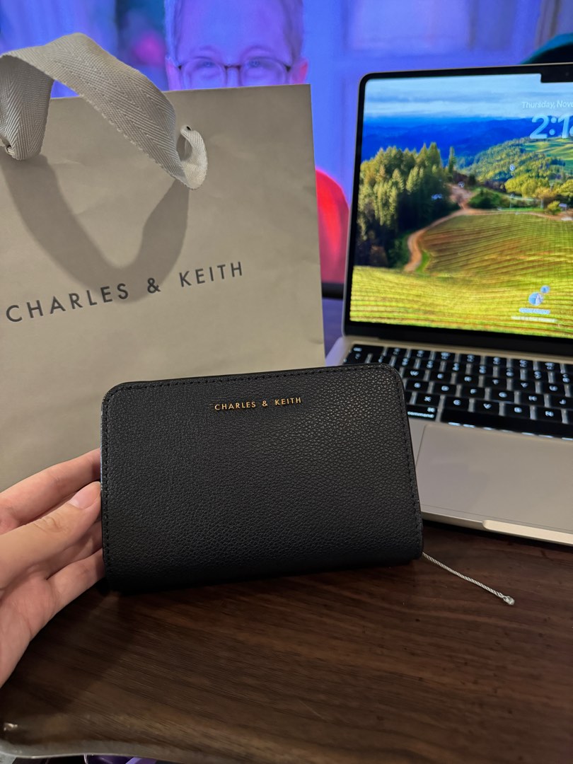 Charles and Keith Bifold Wallet in Black, Women's Fashion, Bags ...