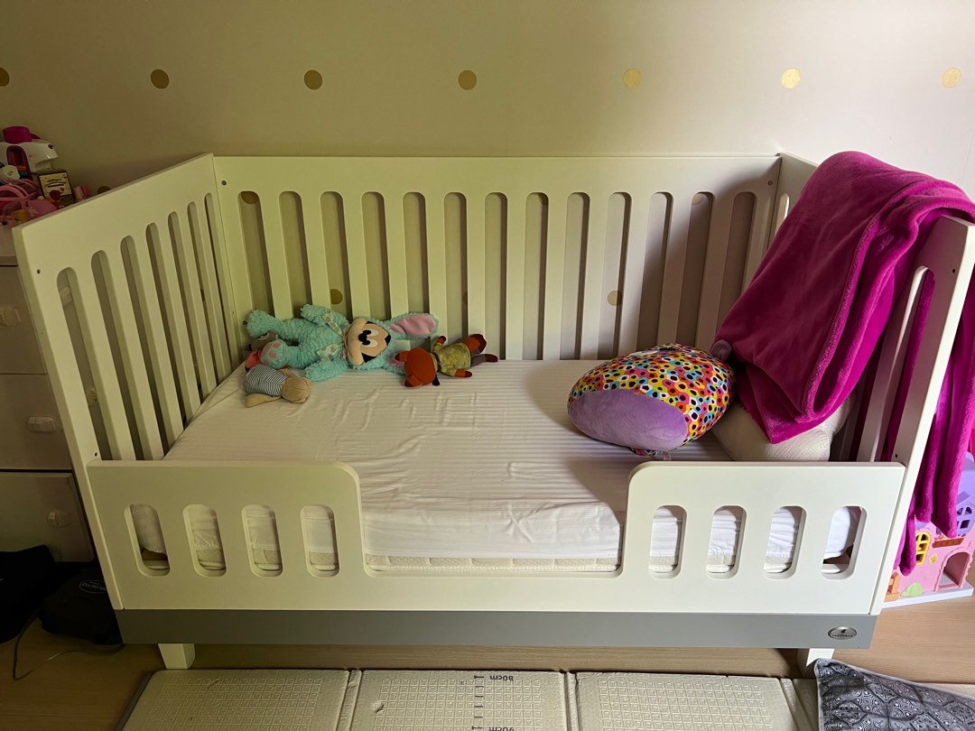 CuddleBug MADISON 3 In 1 Baby crib, Toddler Bed & Day bed. 3 different ...