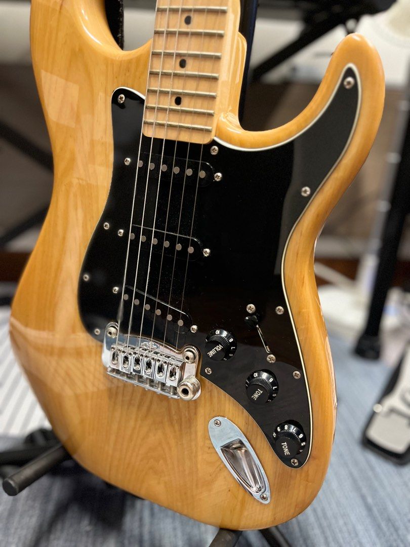 G & L Legacy Tribute Electric Guitar, Hobbies & Toys, Music & Media ...