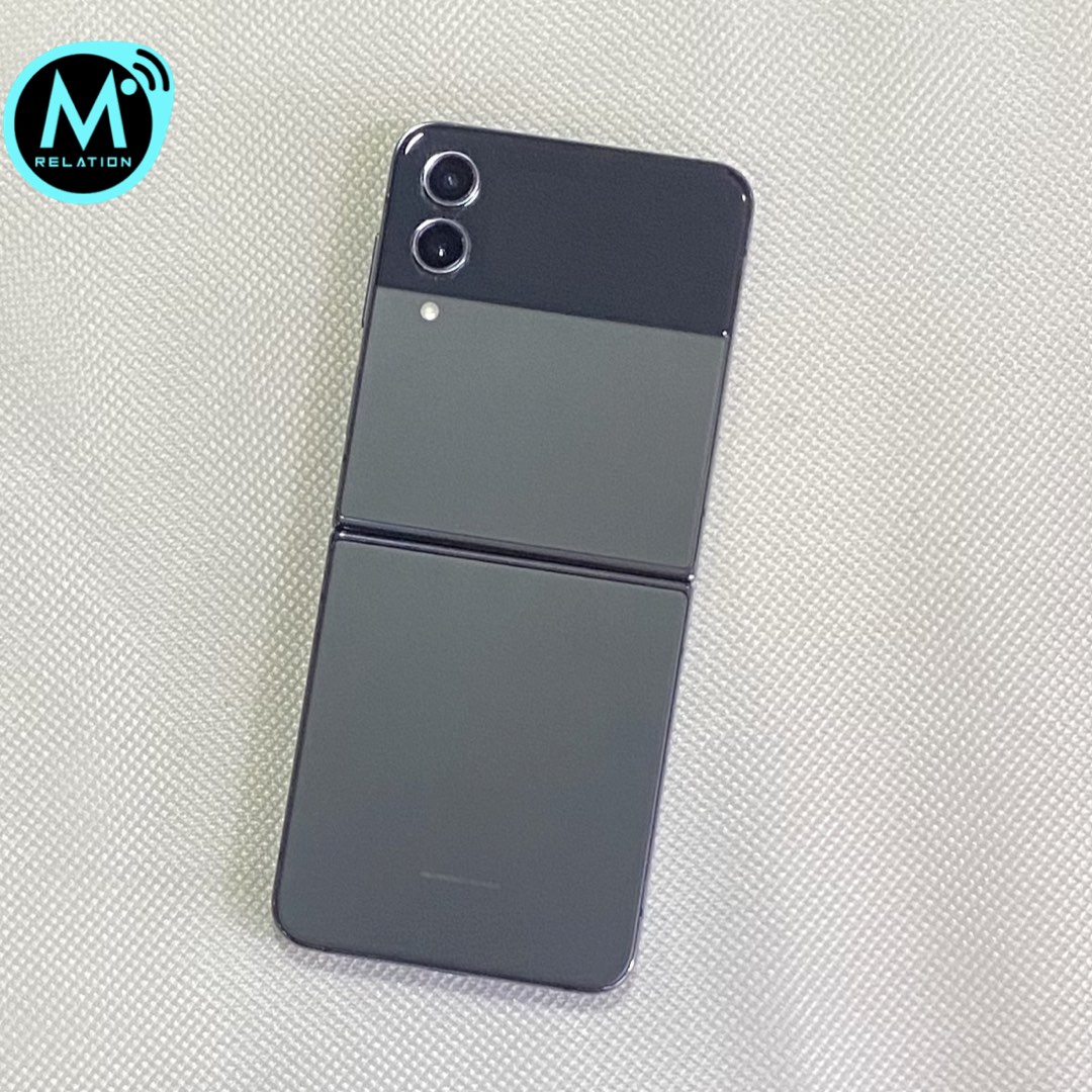 Galaxy Z Flip 4 Graphite 256GB, Mobile Phones & Gadgets, Mobile Phones ...