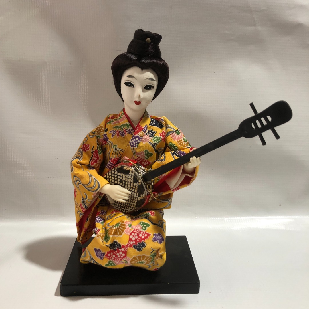 Geisha with damaged Guitar #2516, Furniture & Home Living, Home ...