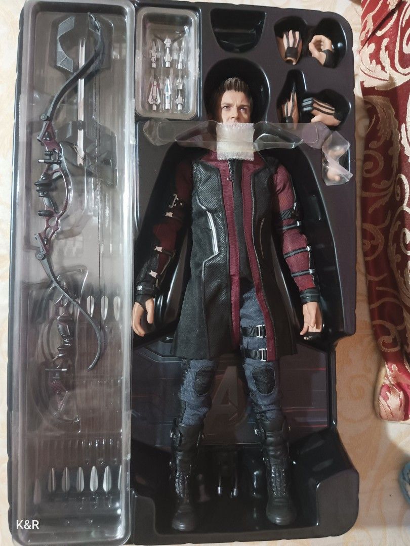 hot toys aou hawkeye, Hobbies & Toys, Toys & Games on Carousell