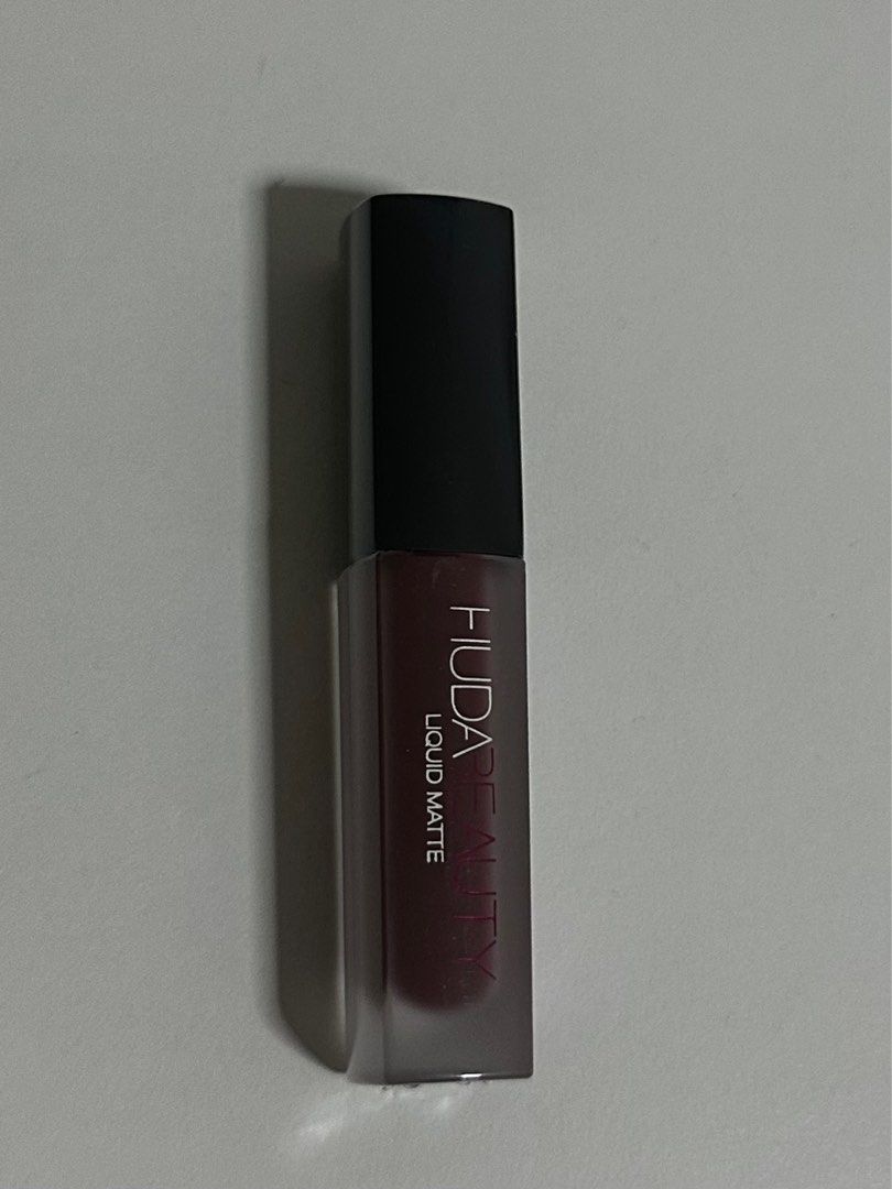 Huda Beauty Mini Liquid Lipstick Matte First Class, Beauty & Personal ...
