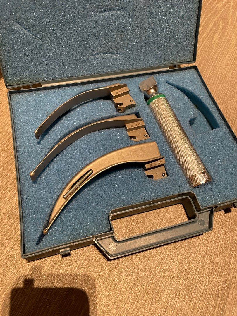 Intubating laryngoscope with 3 blades in a box, Health & Nutrition ...
