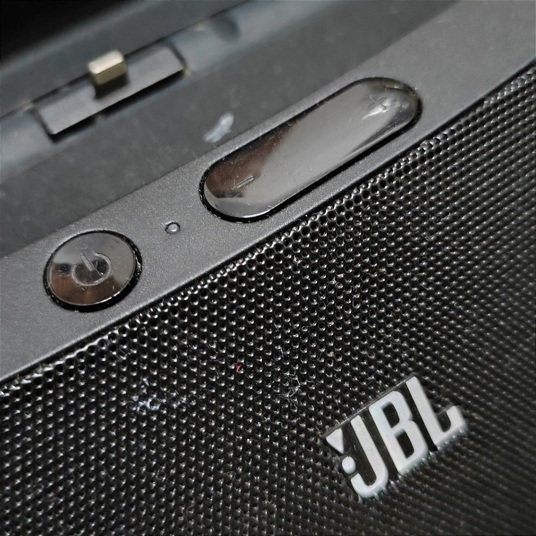 Jbl Onbeat Mini Speaker Dock For Ipad Iphone Ipod Audio Portable Music Players On Carousell