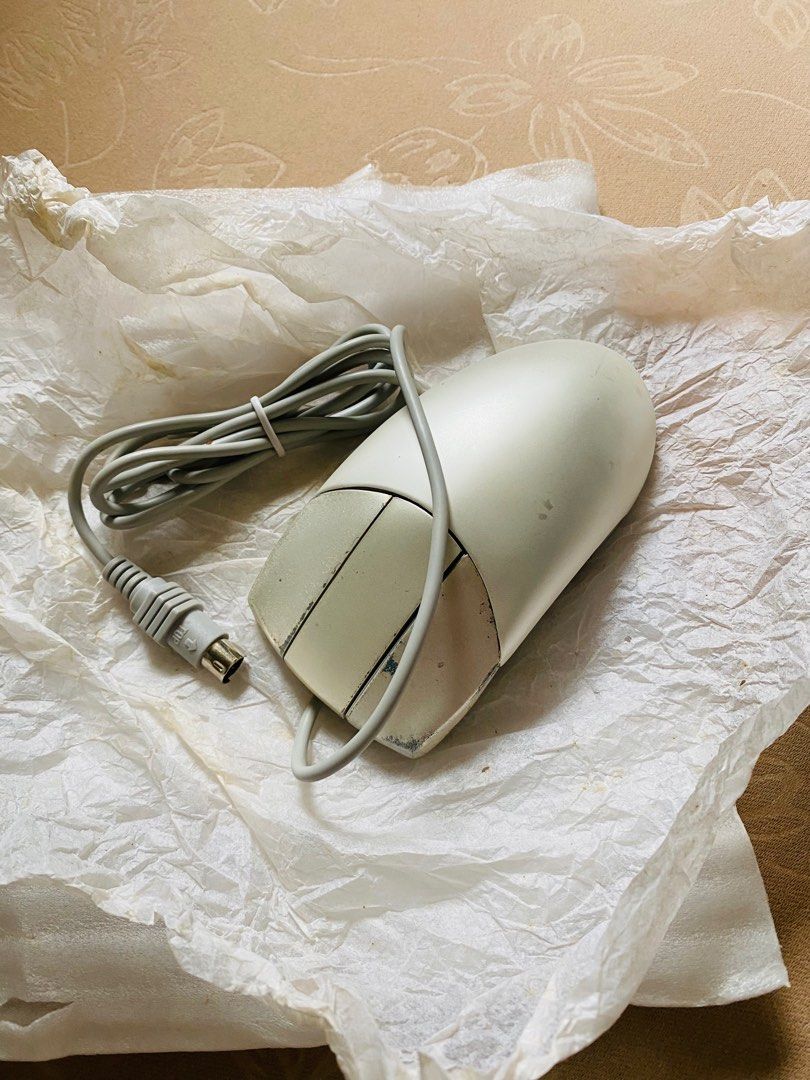 Mouse with cable, old model, Computers & Tech, Parts & Accessories ...