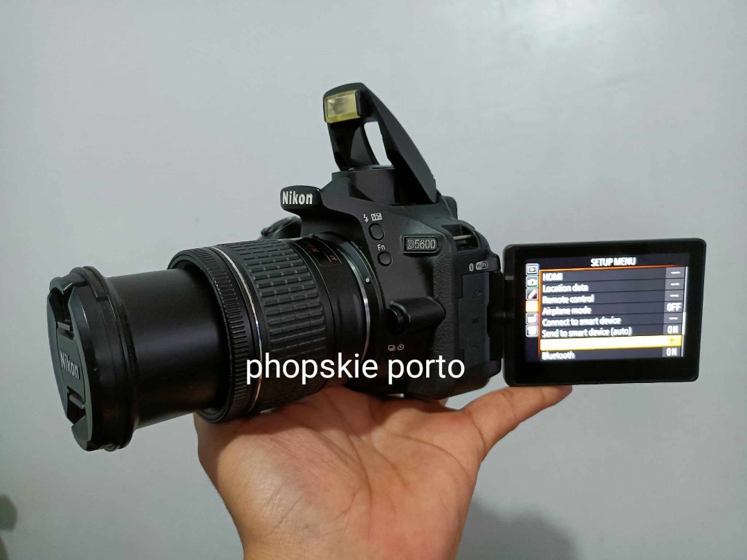 Nikon DSLR D5600 with kit lens 24mp wifi touch screen good for vlogging ...