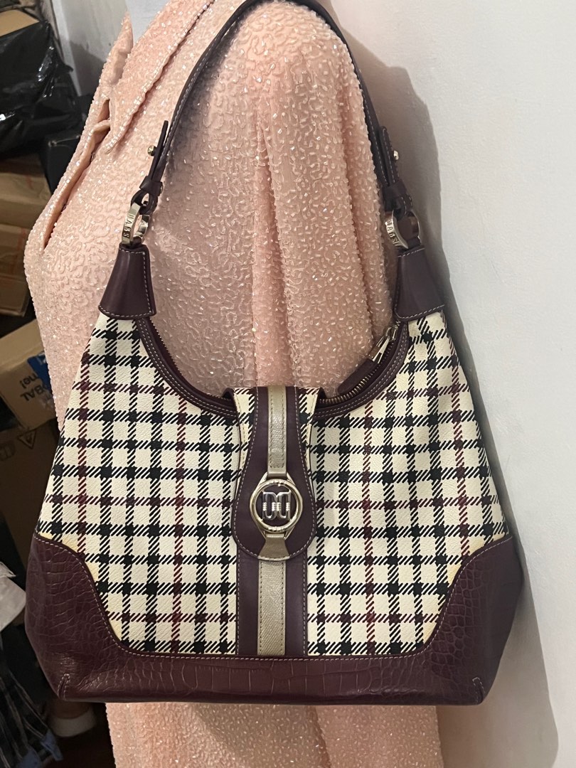 Original Daks London Shoulder Bag, Luxury, Bags & Wallets on Carousell