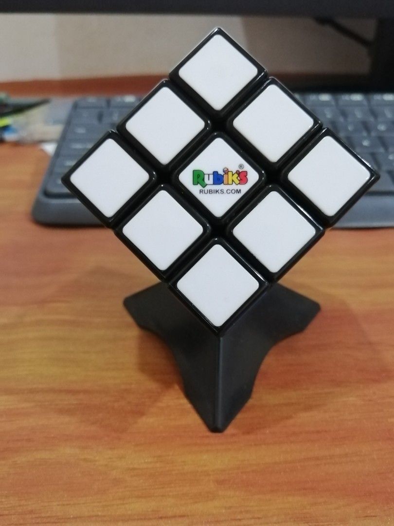 Original Rubiks cube, Hobbies & Toys, Toys & Games on Carousell