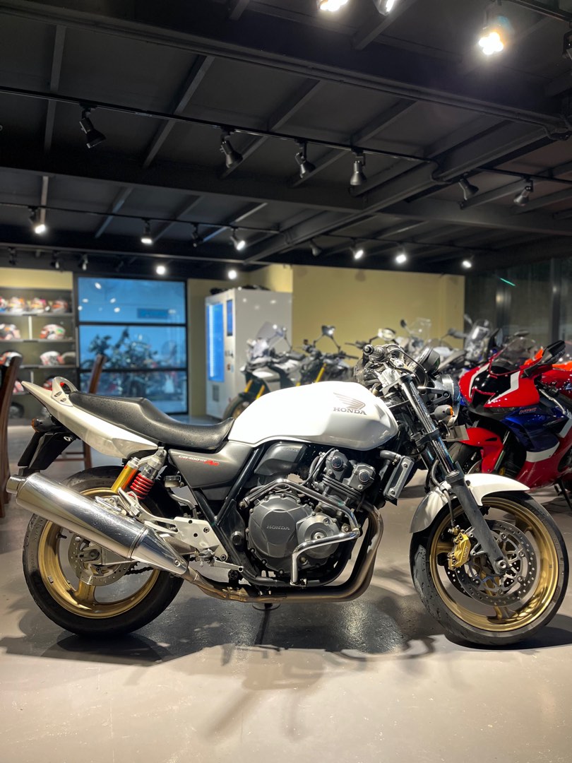 Pre Owned Honda CB400SF Revo, Motorcycles, Motorcycles for Sale, Class 2A on Carousell