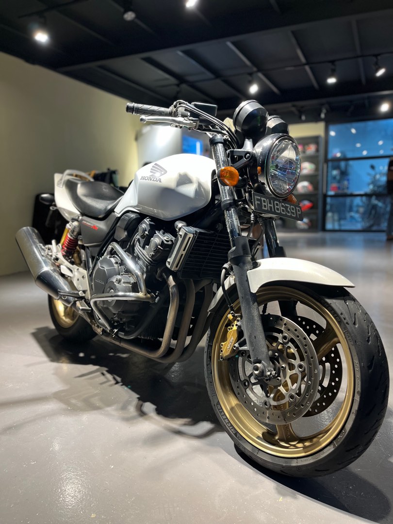 Pre Owned Honda CB400SF Revo, Motorcycles, Motorcycles for Sale, Class 2A on Carousell