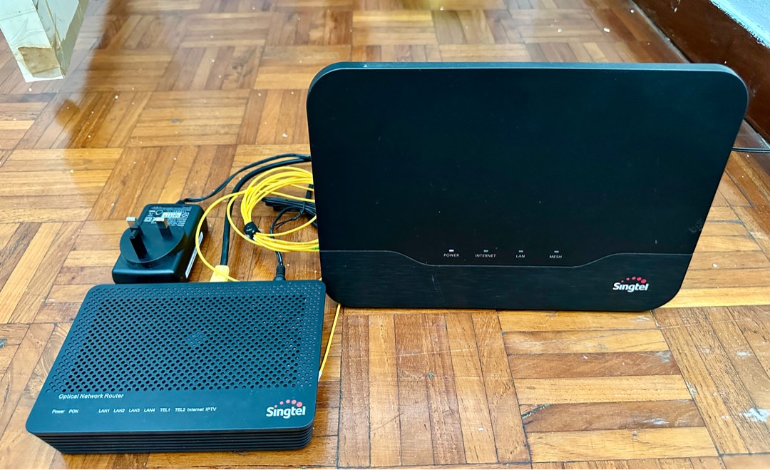 Singtel Optical Network and Mesh Routers set, Computers & Tech, Parts ...