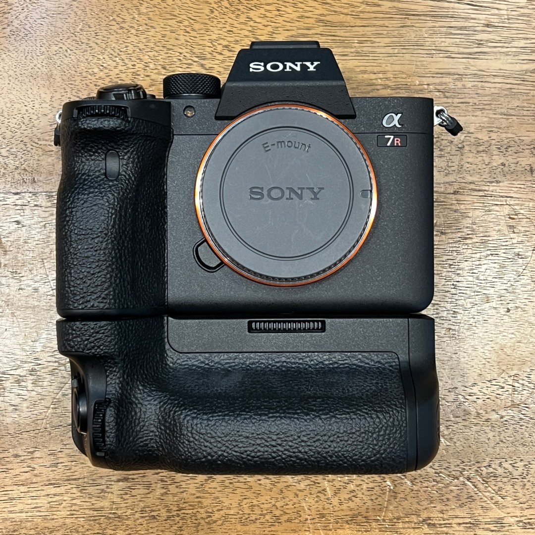Sony A7R4 / VG-C4EM grip, Photography, Cameras on Carousell