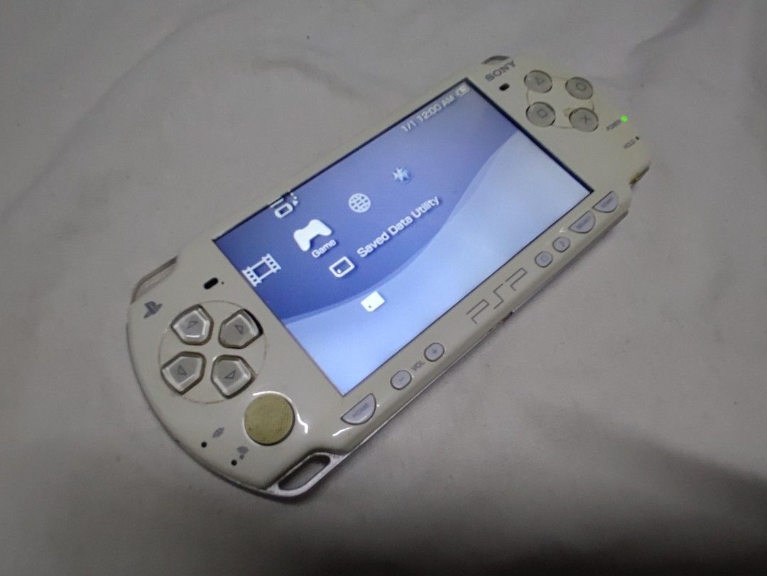 Sony PSP 2000 White, Video Gaming, Video Game Consoles, PlayStation on ...