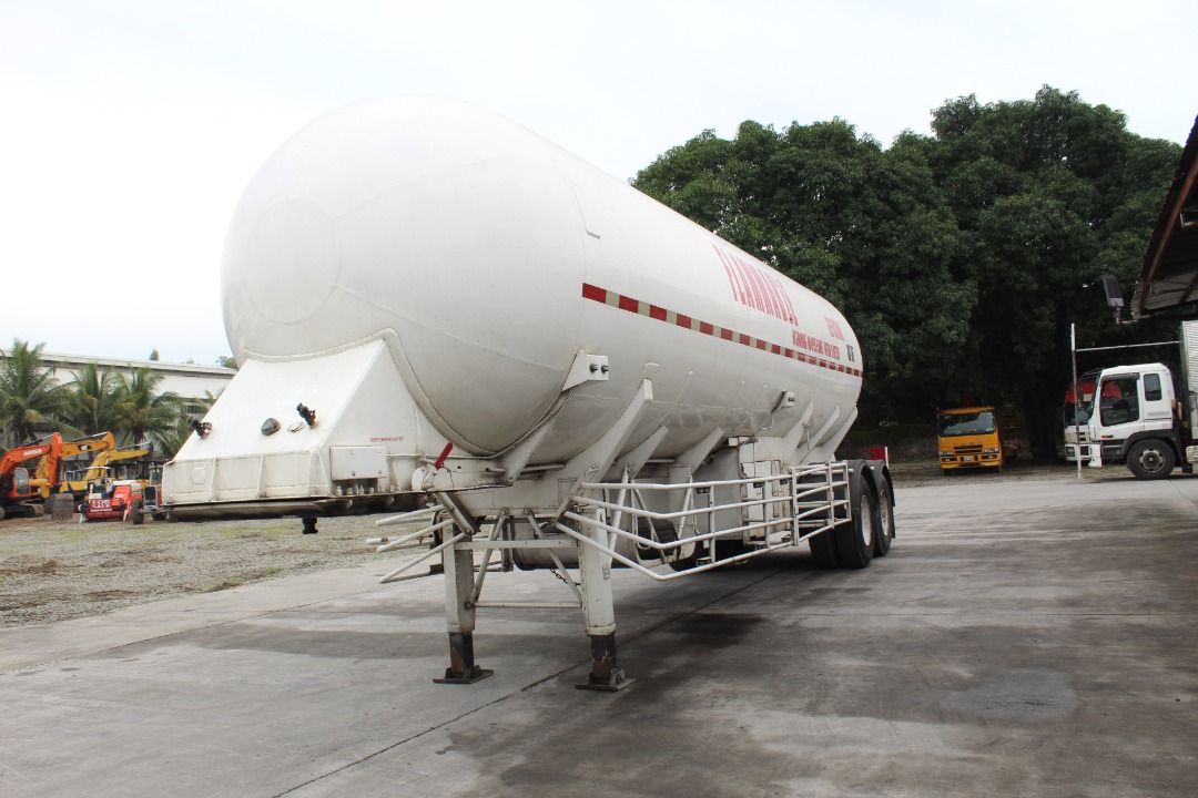 Superior W1959 Tandem Axel LPG Tank Lorry, Commercial & Industrial ...