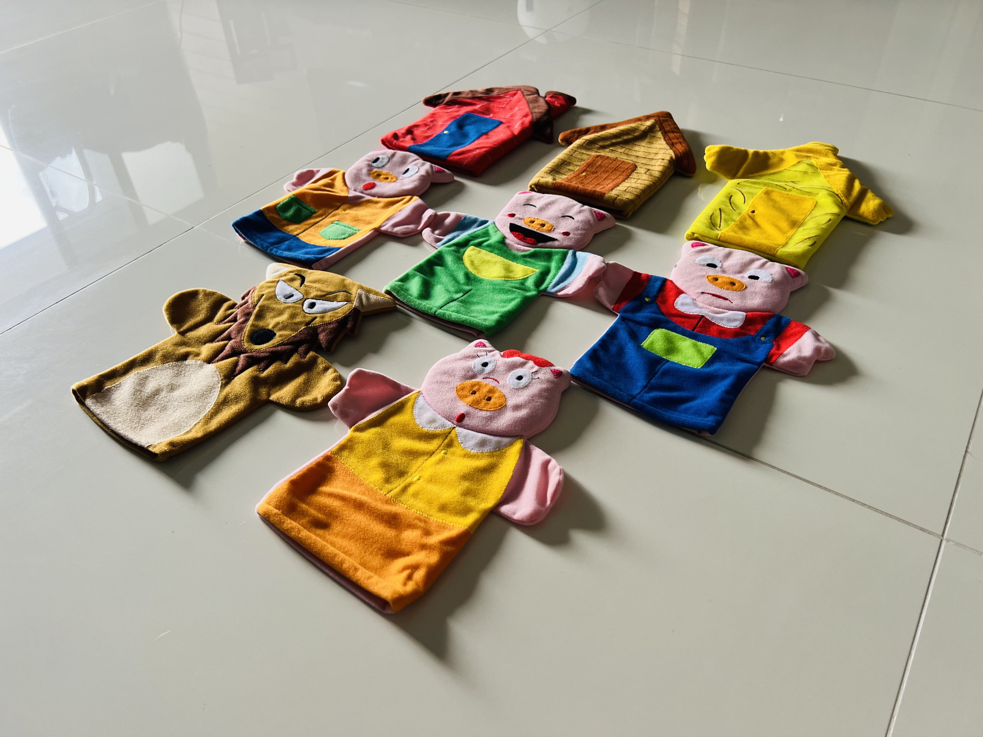 Three Little Pigs Hand Puppets, Hobbies & Toys, Toys & Games on Carousell