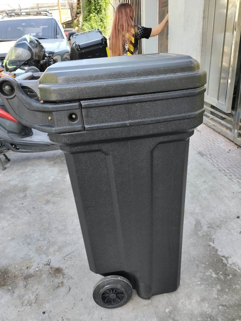 Trash bin roller king, Furniture & Home Living, Cleaning & Homecare ...