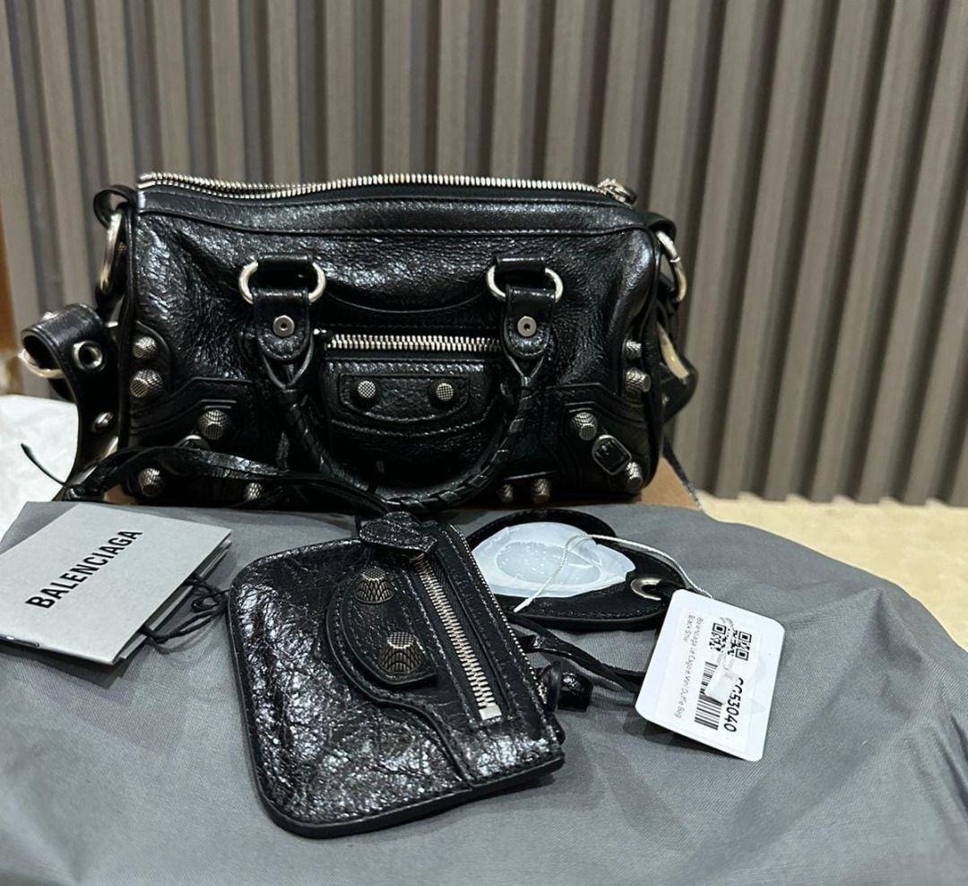 VVGC balenciaga le cagole mini duffle bag in black Size 22x10x12cm With ...